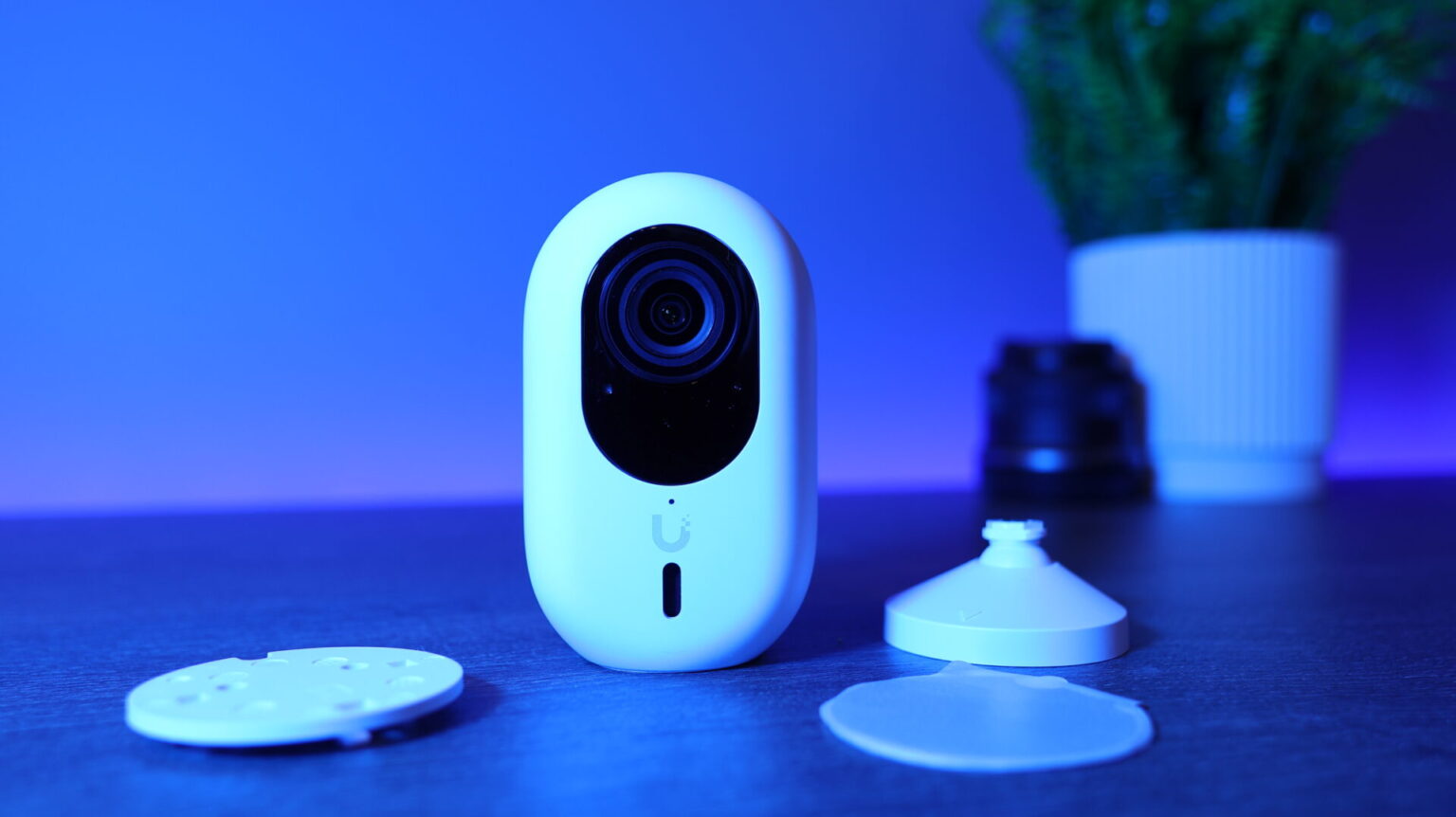 Meet the G6 Instant: The Best Indoor/Outdoor Plug-and-Play Camera